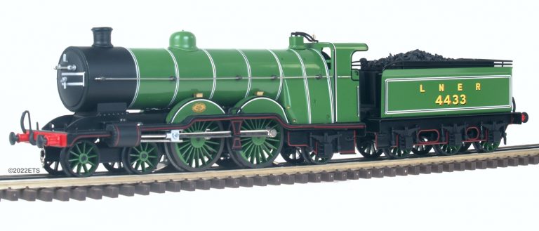WJV01142 GNR Class C1 4-4-2 Atlantic – LNER lined green (saturated ...